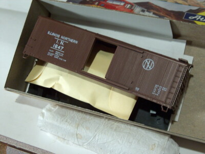 HO Athearn IN Illinois Northern 40' SD Box Car 1647 Kit # 2393-1 NIB | eBay