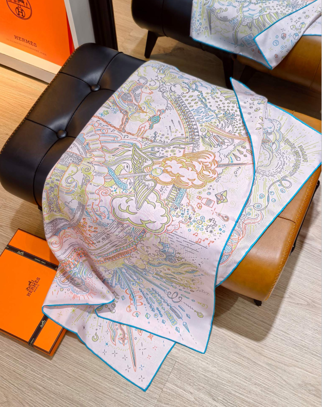 Hermes Square Scarf Connecting in progress double-sided same color ...