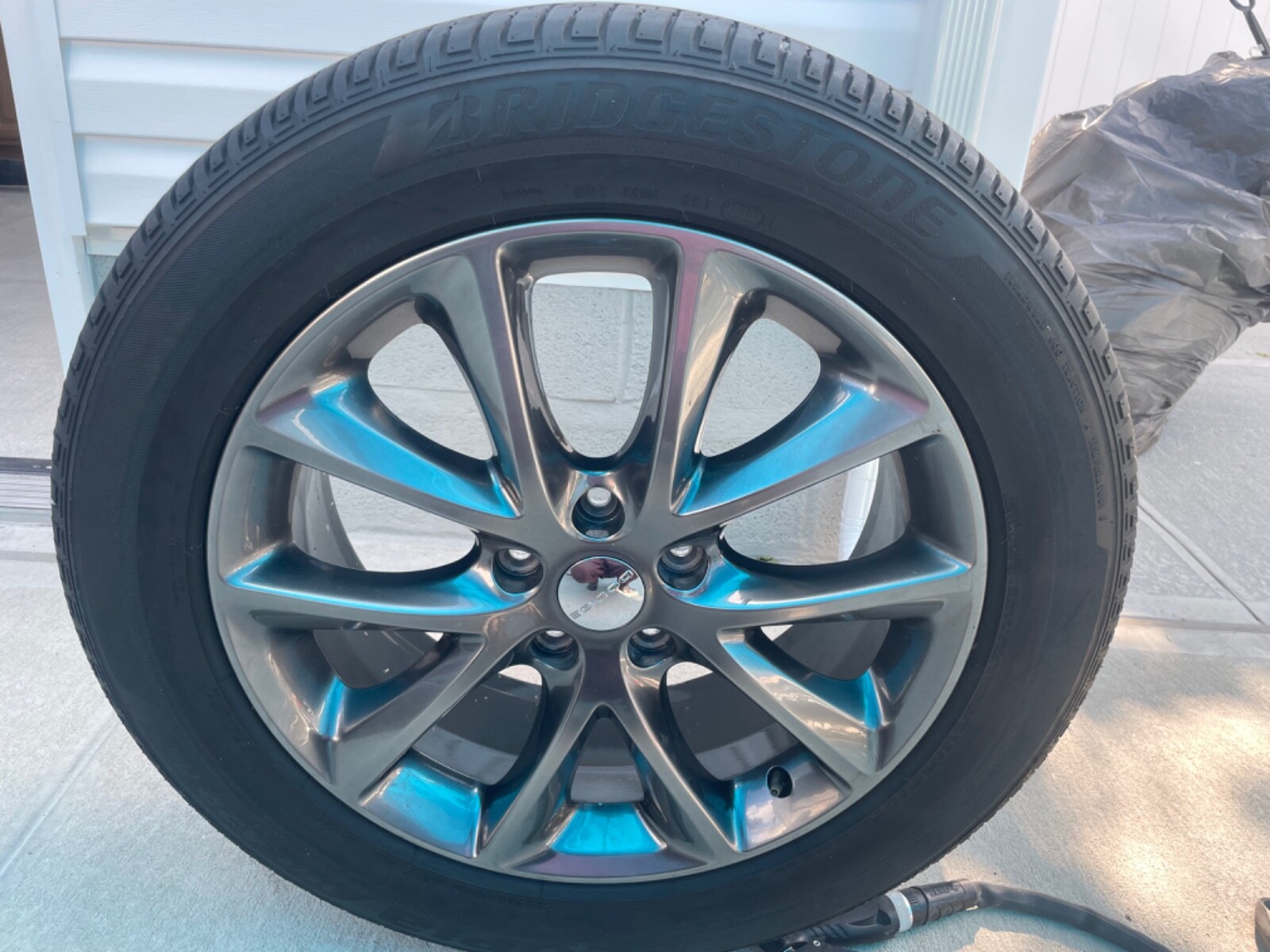 2018 Dodge durango 4 rims (20s) and 4 tires (265/50R20 107T) with TPM ...