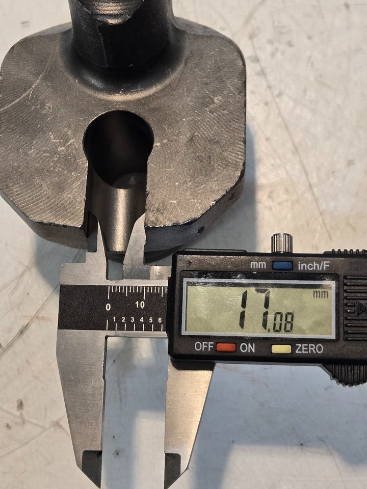 Milling Machine Tool Holder HT 11-R | S12S | 187002 for Wirtgen | 19.9 ...