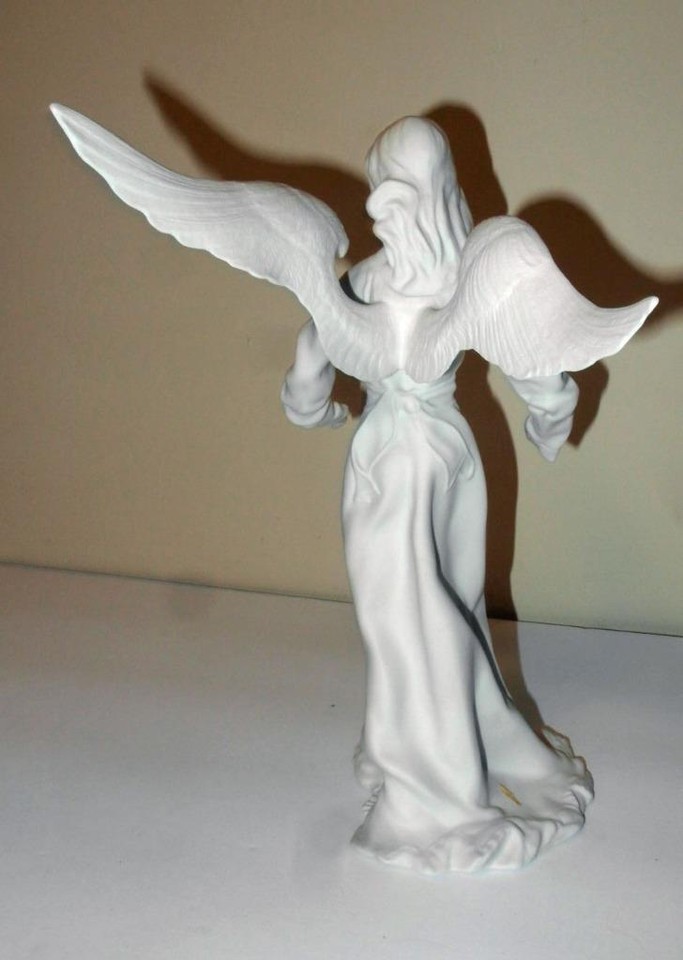 BOEHM NATIVITY SPIRIT OF BETHLEHEM 2 ANGELS STANDING AND KNEELING IN ...