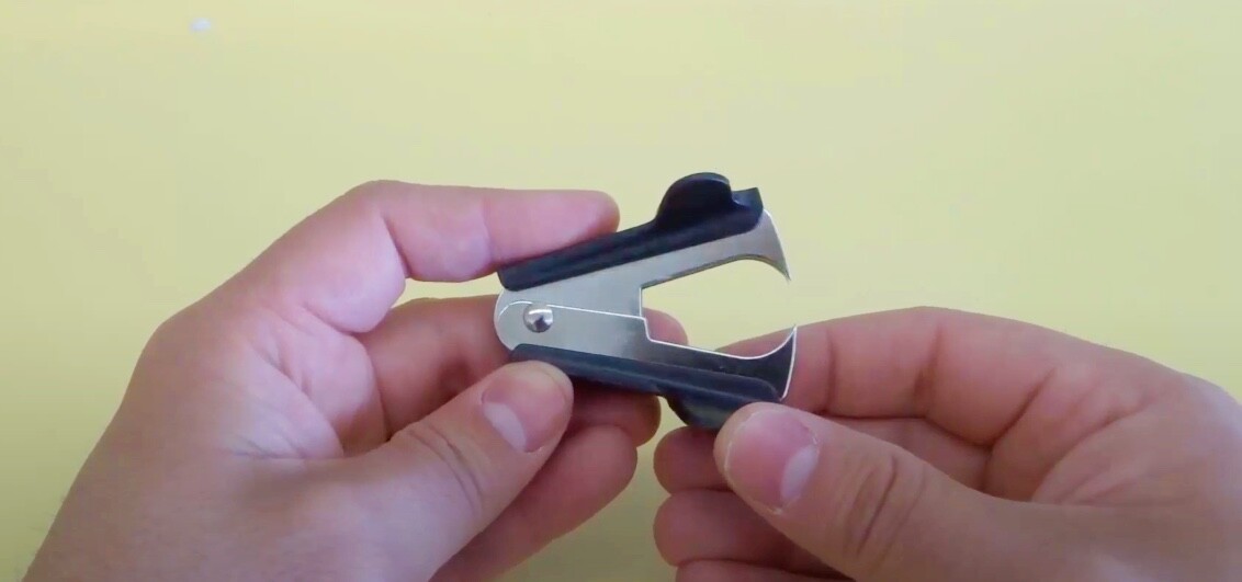 Staple Remover Extractor Claw Type With Safety Lock Pin Tack Office ...