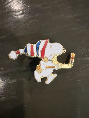 Peanuts Charles Schulz Snoopy Hockey Stick Winter Stocking Cap Hat ...