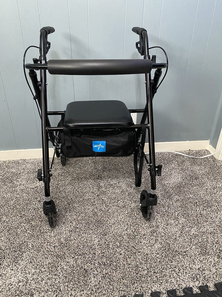 Medline Rollator Walker, Superlight Aluminum 6-inch Wheels, 13 LBS ...