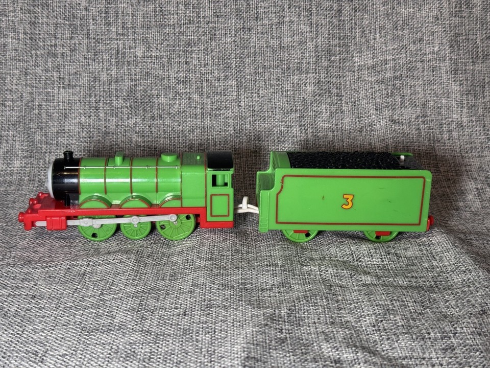 Thomas Trackmaster Motorized TALKING Henry & Tender - Connected Train ...