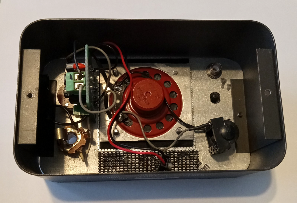 UNIQUE PORTABLE GUITAR AMPLIFIER FROM VINTAGE MOTOROLA COMM UNIT VERY ...