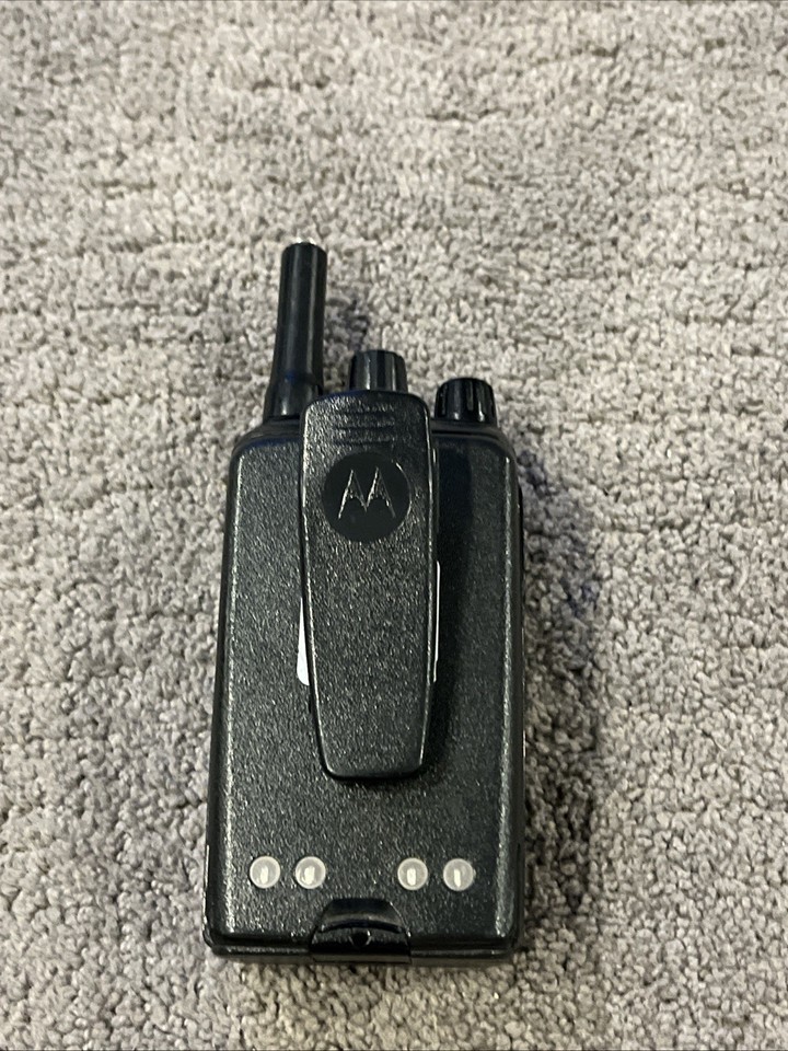 Motorola BearCom BC130 UHF Two Way Radio Walkie Talkie AAH84RCJ8AA2AN ...