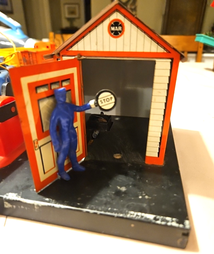 Marx Tin Litho #1420 Gate House O Gauge Operating Watchman on Duty ...