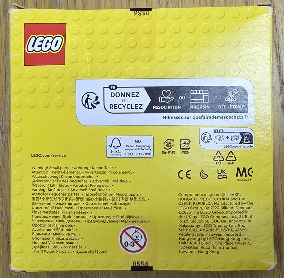 LEGO: 6578424 The Simpsons Living Room GWP Brand new sealed box ...