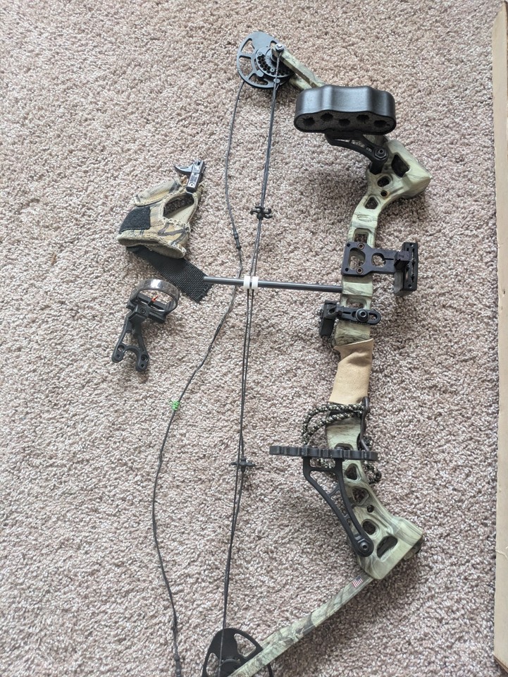 Diamond Razor Edge | Compound Bow | Excellent Condition | 30 - 60 lb ...