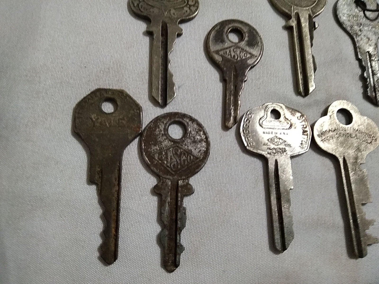 ANTIQUE 13 RARE Assorted Keys Lot 6 BASCO, DERBY.CONN GRAHAM, YMD ...