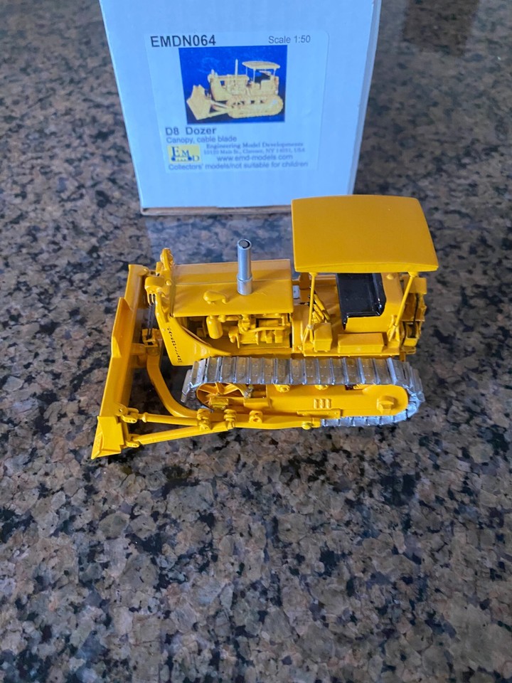 1/50 EMD MODELS EMDN064 D8 DOZER WITH CANOPY AND CABLE BLADE | eBay