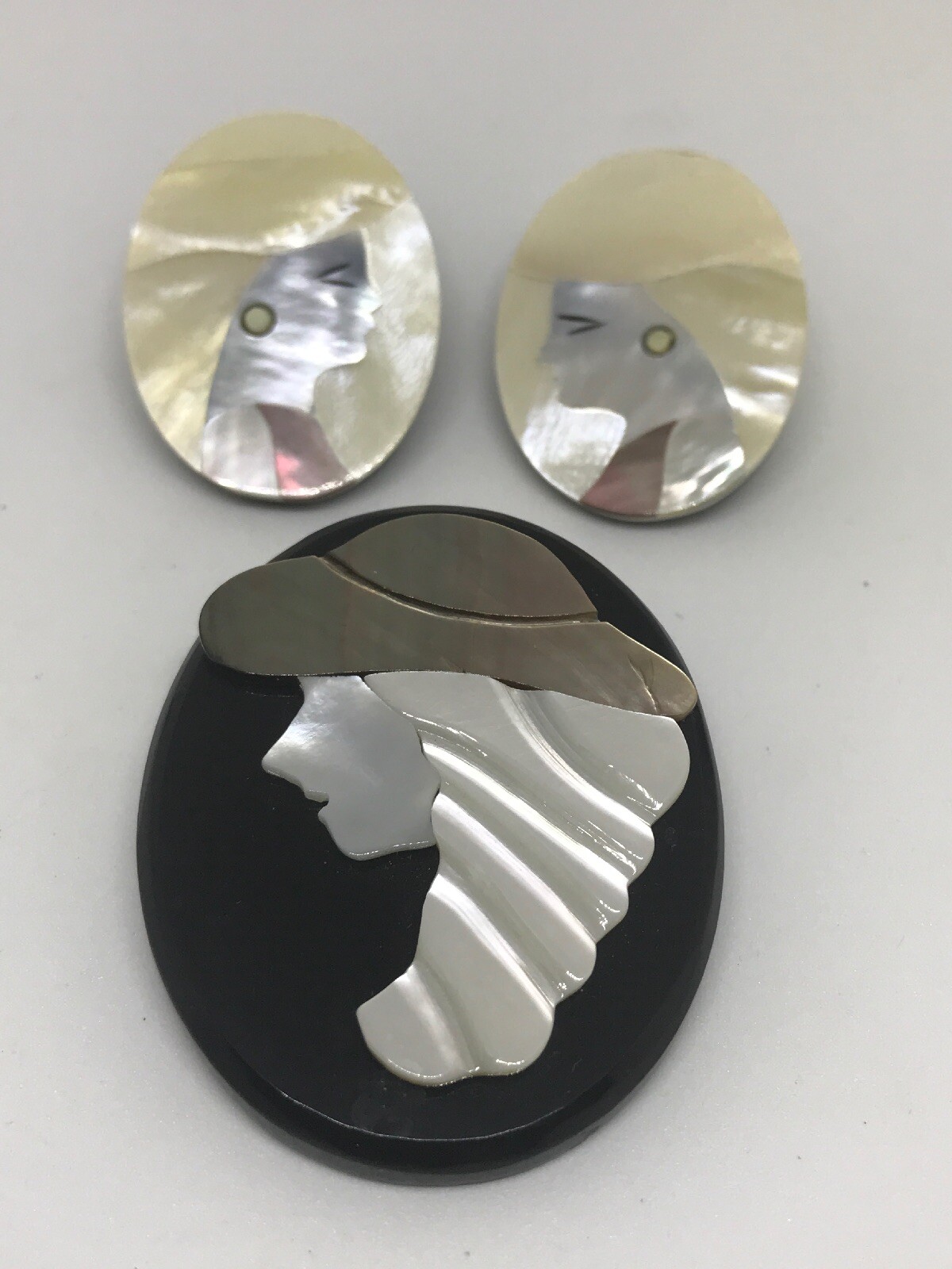 Vintage Back Plastic & Mother of Pearl Brooch & Earri… - Gem