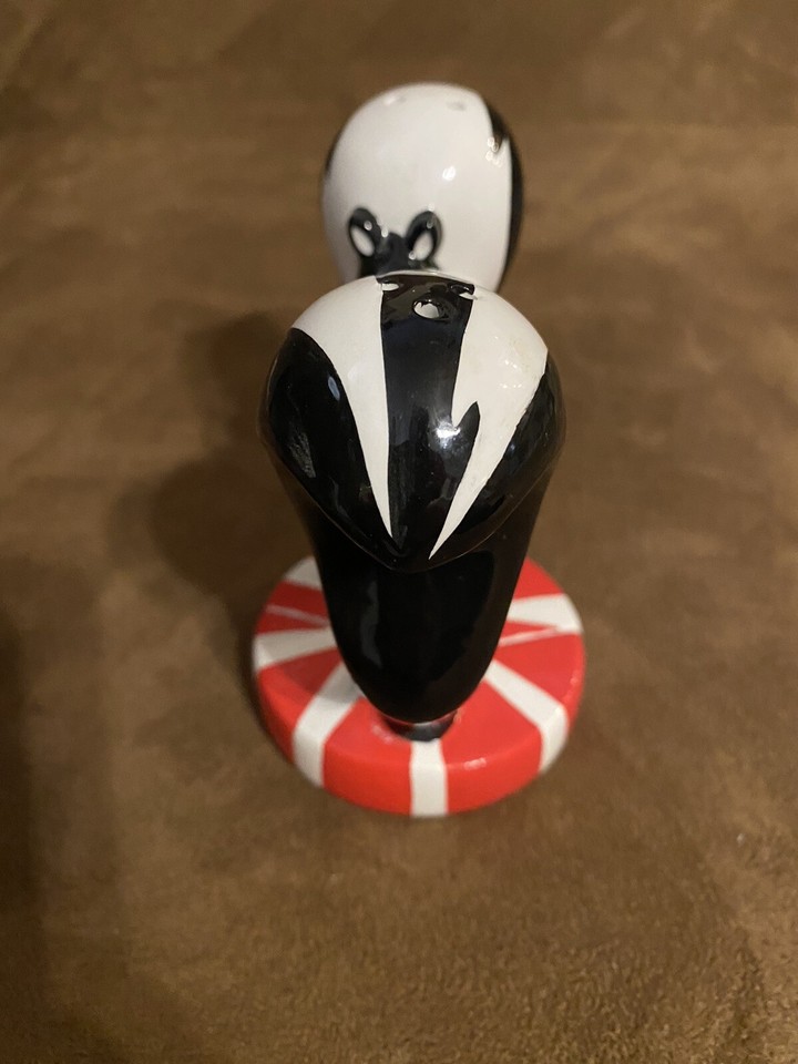 Pepe Le Pew Penelope Salt Pepper Shakers Warner Bros Christmas Set | eBay