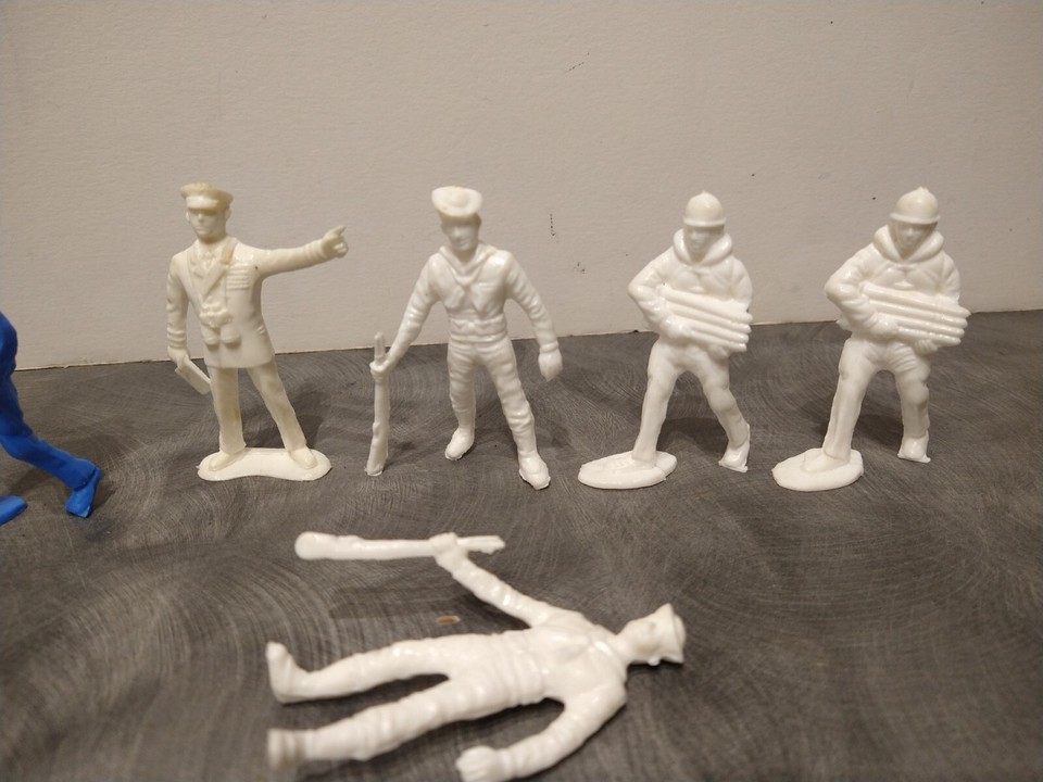 Vintage Tim Mee Blue and white Toy Soldiers Naval Sailors Set Of 8 USN ...