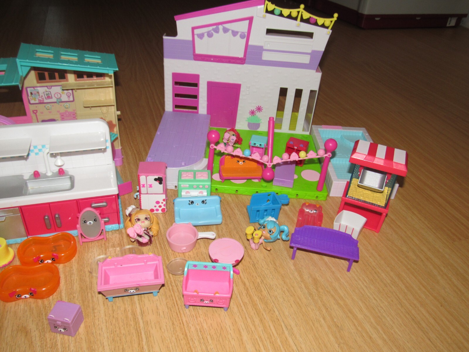 Shopkins Happy Places Shoppies 70+ Pc House Pool Stable Food Truck ...