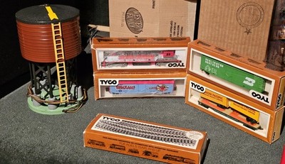 Tyco HO-Scale Model Train Set 4 -Pack With Tracks And A Water Tower | eBay