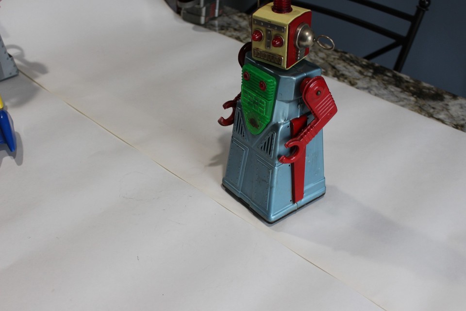 Radical Robot, Yoshiya, Japan, 1955 tin toy, Battery operated Tin Robot ...