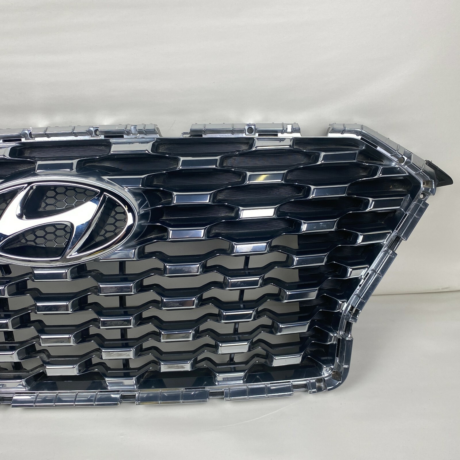 OEM Hyundai 2020 2021 Palisade Front Center Grille Base 86350-S8150 *NO ...