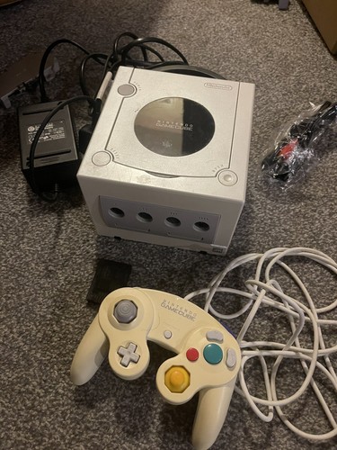 Nintendo GameCube Pearl White Console with controller yellowing | eBay