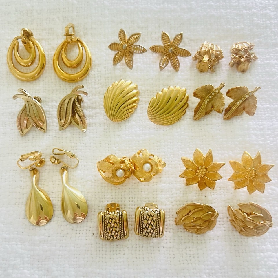 VTG Gold Tone Lot/25 Necklaces, Brooches, Clip Ons. Some Signed. | eBay