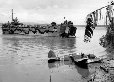 WW2 WWII Photo US LST 806 & Japanese Float Plane Palawan World War Two ...
