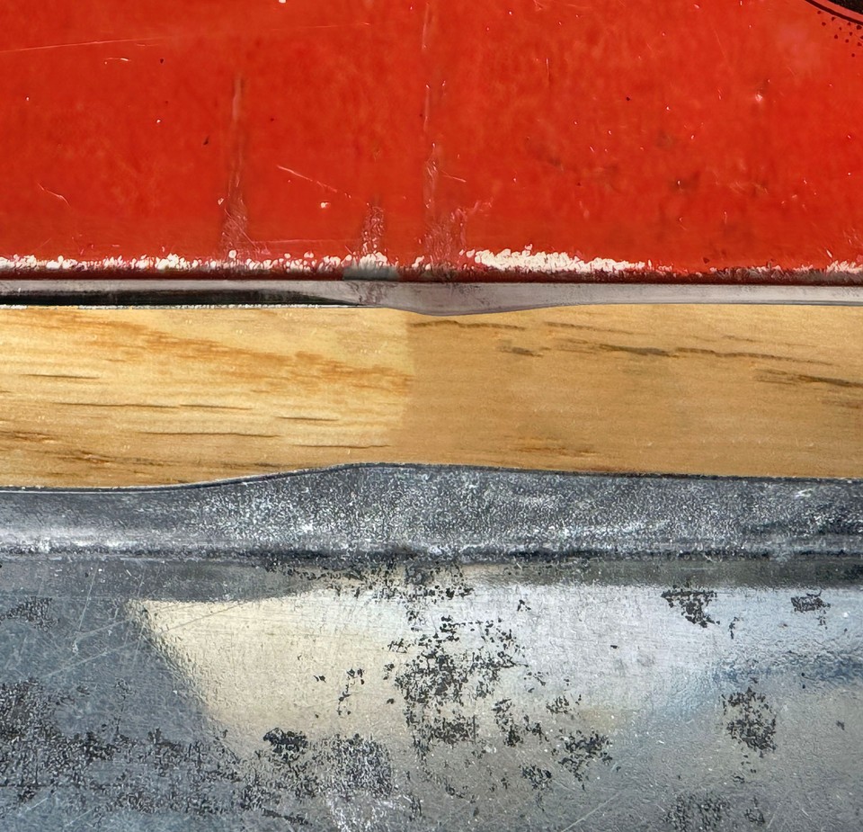 Huntley & Palmers Red Vintage Flat Biscuit Tin, Leaves, Flowers & Wheat ...