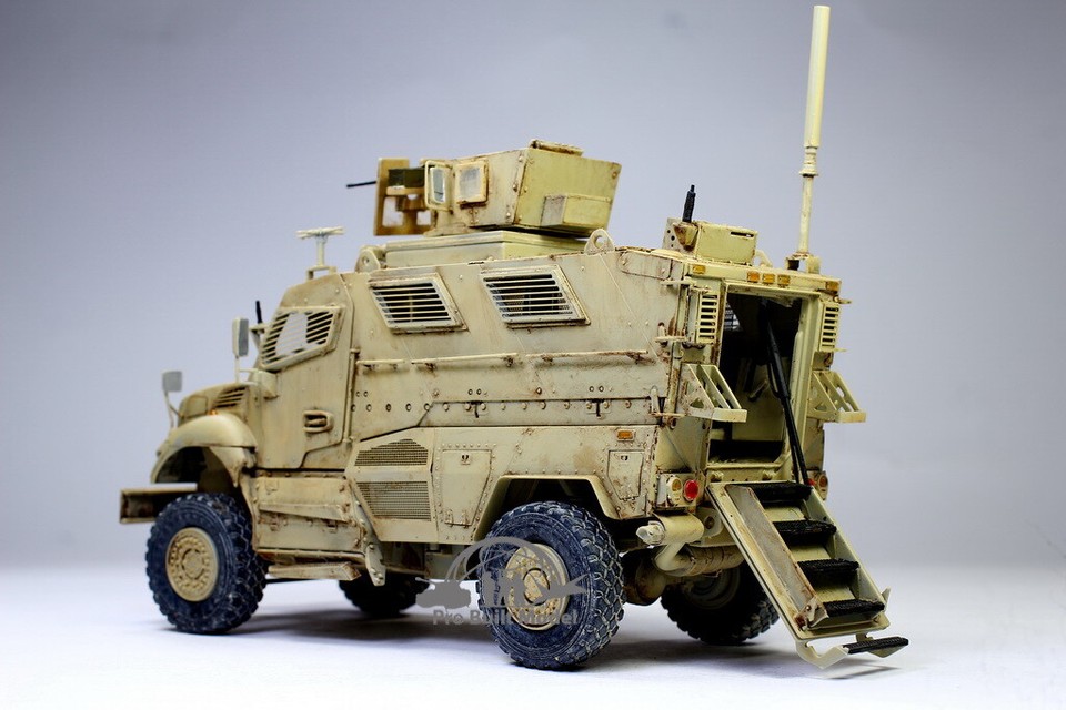 (Pre-Order) US 4x4 MRAP ARMOURED FIGHTING VEHICLE 1:35 Pro Built Model ...