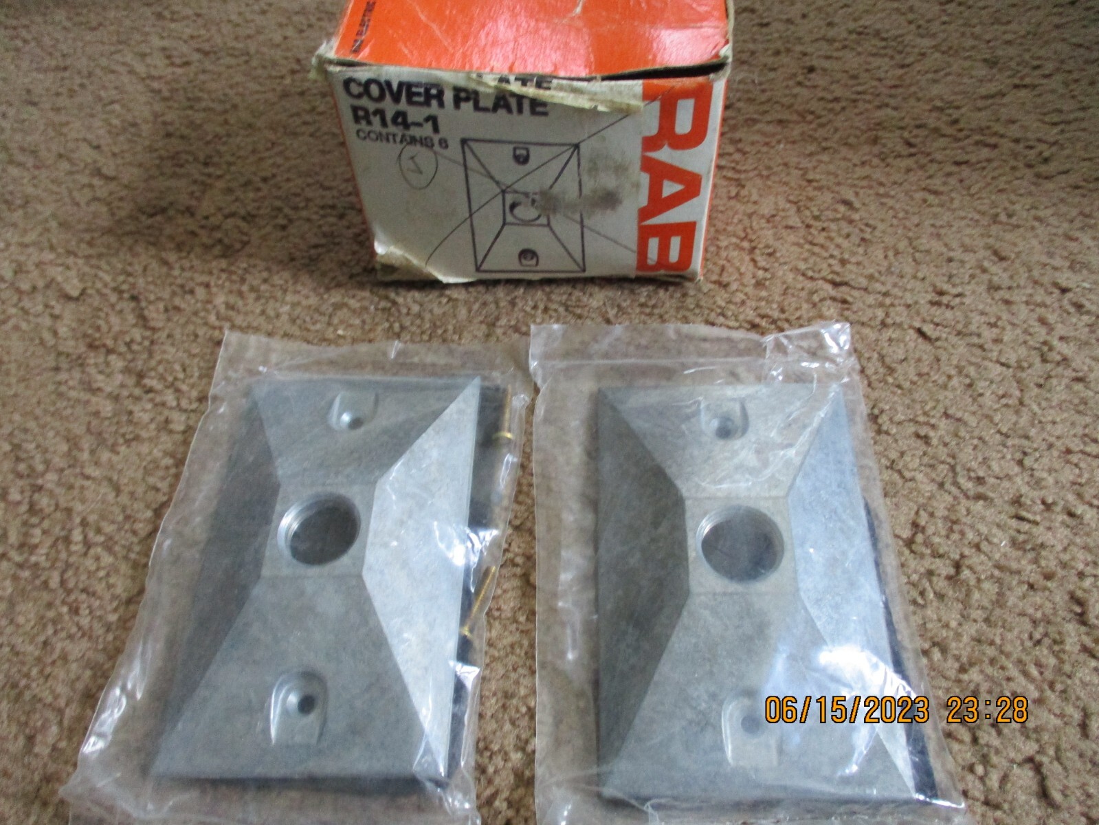 2 - RAB Electric Weatherproof Cover Plates R14-1, 1 hole Flange with ...