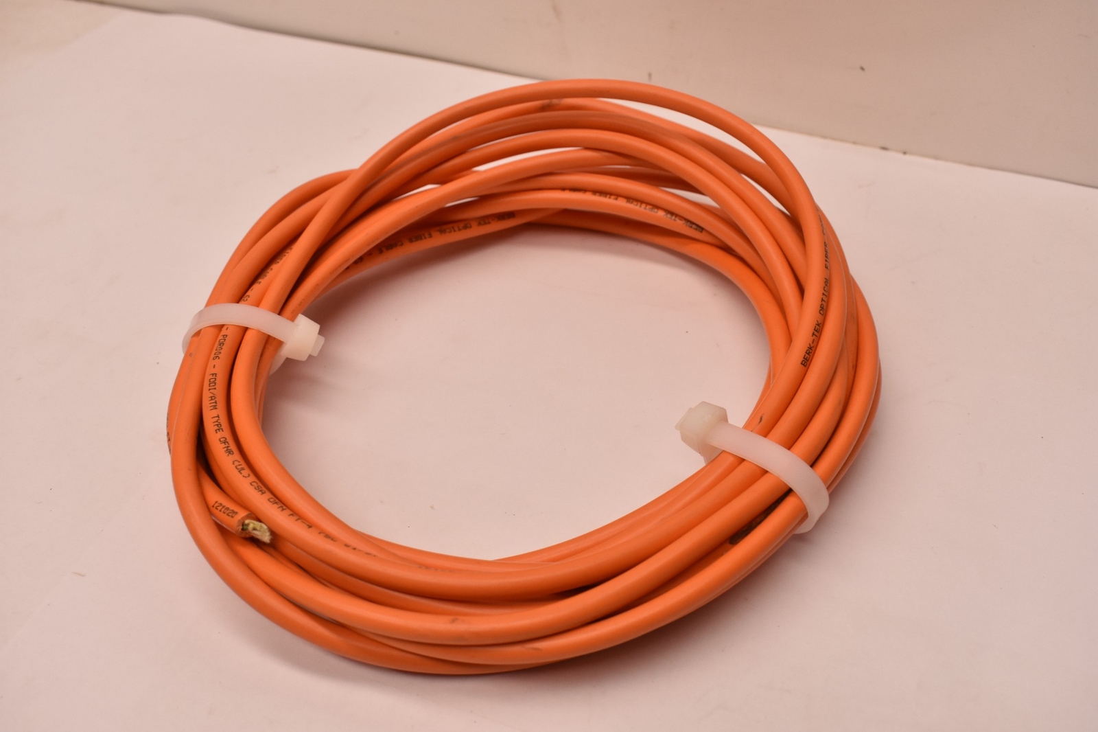 Berk-Tek Single Mode Optical Cable PDR006 6 Fiber Riser 400ft Black ...