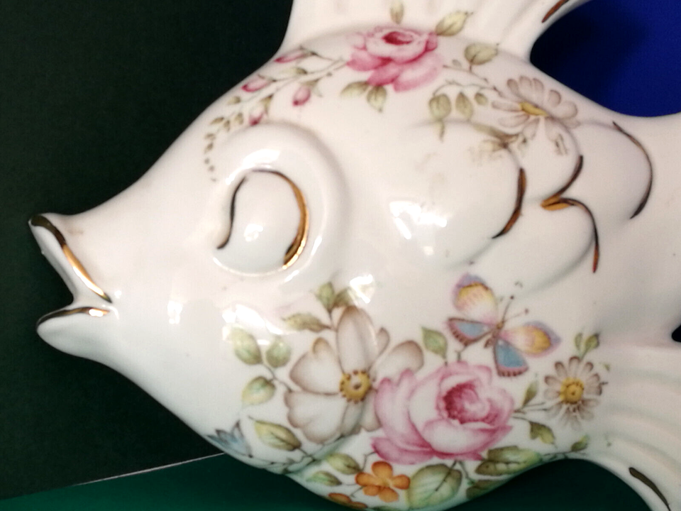 FISH TO HANG ON WALL FINE BONE CHINA ORNAMENT FIGURINE by SOUTHFIELDS ...