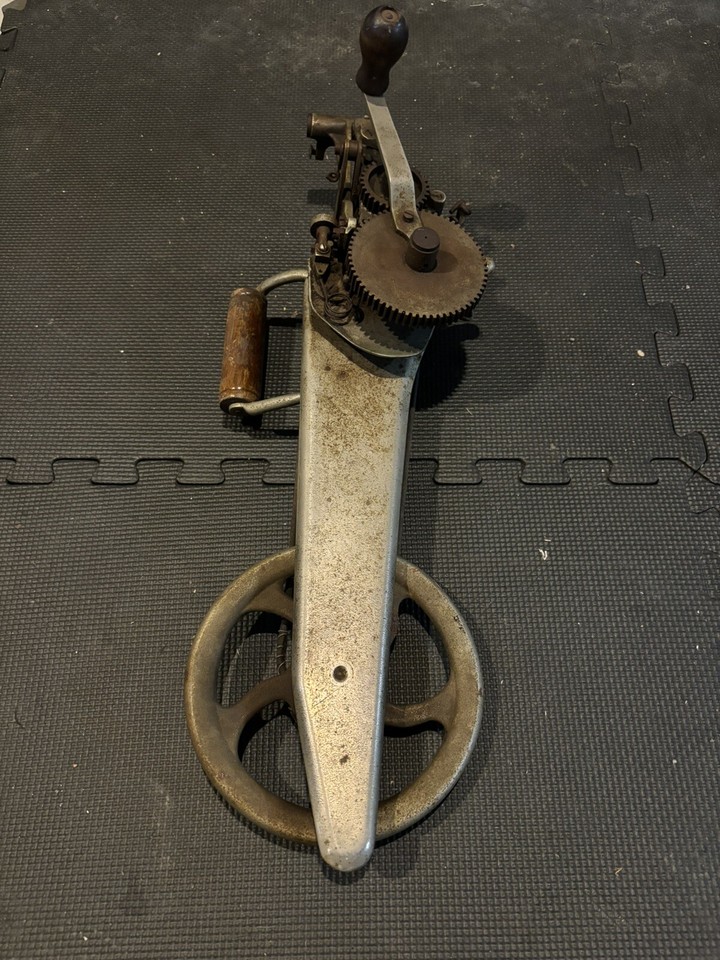 Vintage Antique Singer Carpet Stitcher Binder Hand Crank Sewing Machine ...