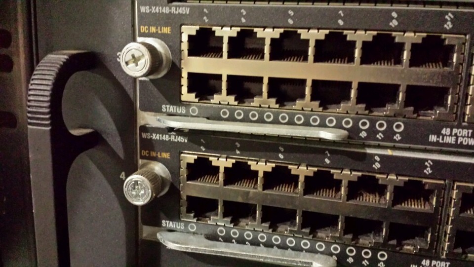 Cisco 4500 4507R Chassis PLUS (2x) WS-X4148-RJ45V & (1x) WS-X4515 Sup ...