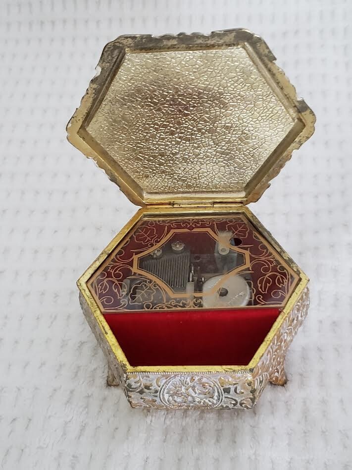 FRENCH MUSIC BOX CONCAVE SIDES GOLD WITH WHITE BACKWASH | eBay