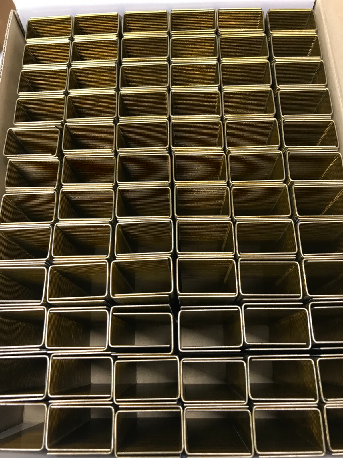 16 Gauge FANBCS1102G 1 Crown x 1 ½ Leg Electro Galvanized 10M 30lb/Box ...