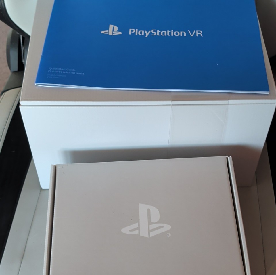 Sony PlayStation VR Launch Bundle w/ Headset, Camera, Move Controllers ...