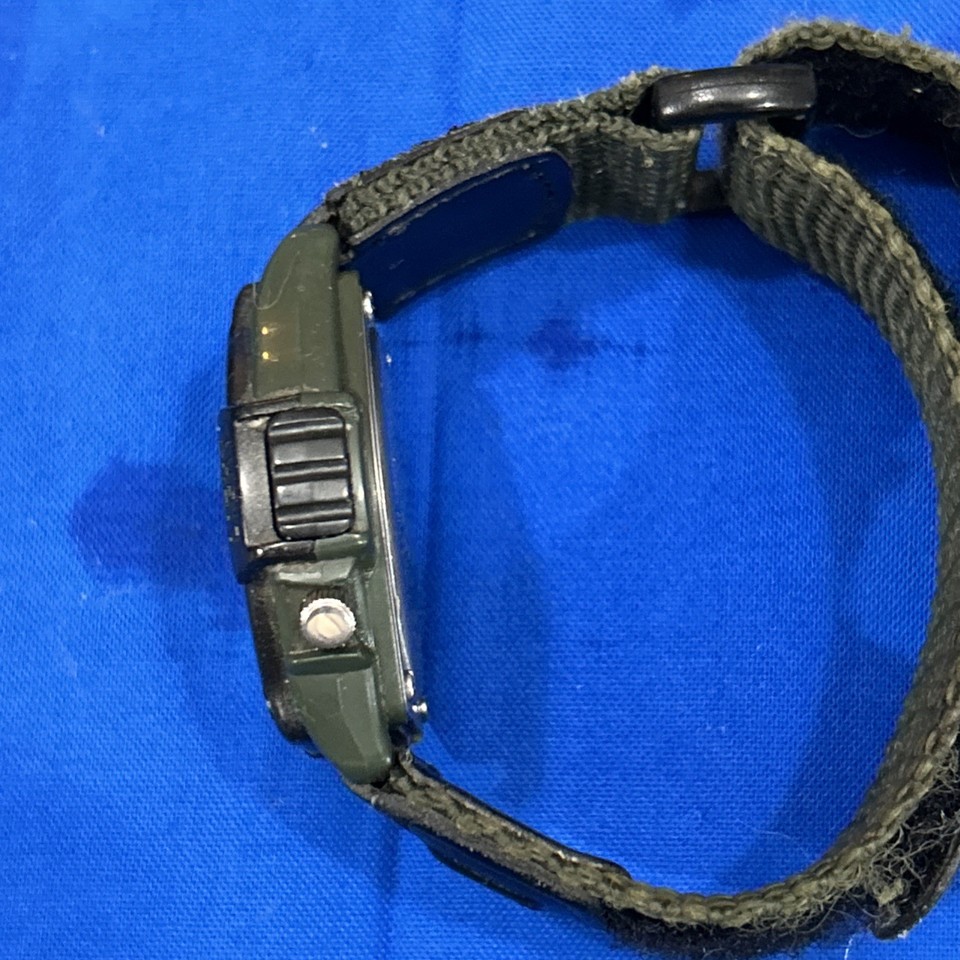 Vintage CASIO Forrester Mens 41mm Analog Quartz Watch Date Green Black ...