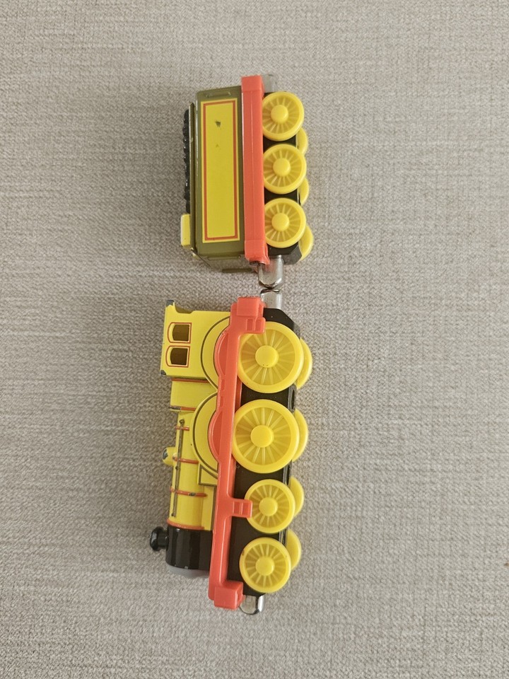 Thomas & Friends Take N Play Molly Die-Cast Train Magnetic Tender ...