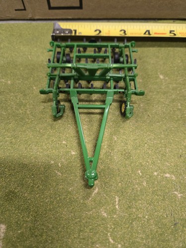 1/64 JOHN DEERE CUSTOM 15' MODEL 2200 FIELD CULTIVATOR ERTL / FARM TOY ...