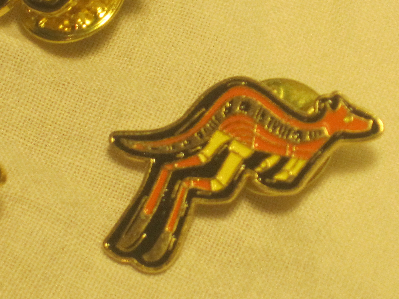 8 x kangaroos pin lot kangaroo pin metal enamel Australian brooch ...