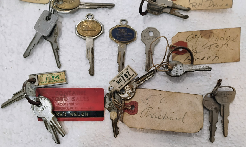 20+ Vintage Used Auto Keys Esso-Packard-Studebaker-Hudson-Fiat- 1950's ...