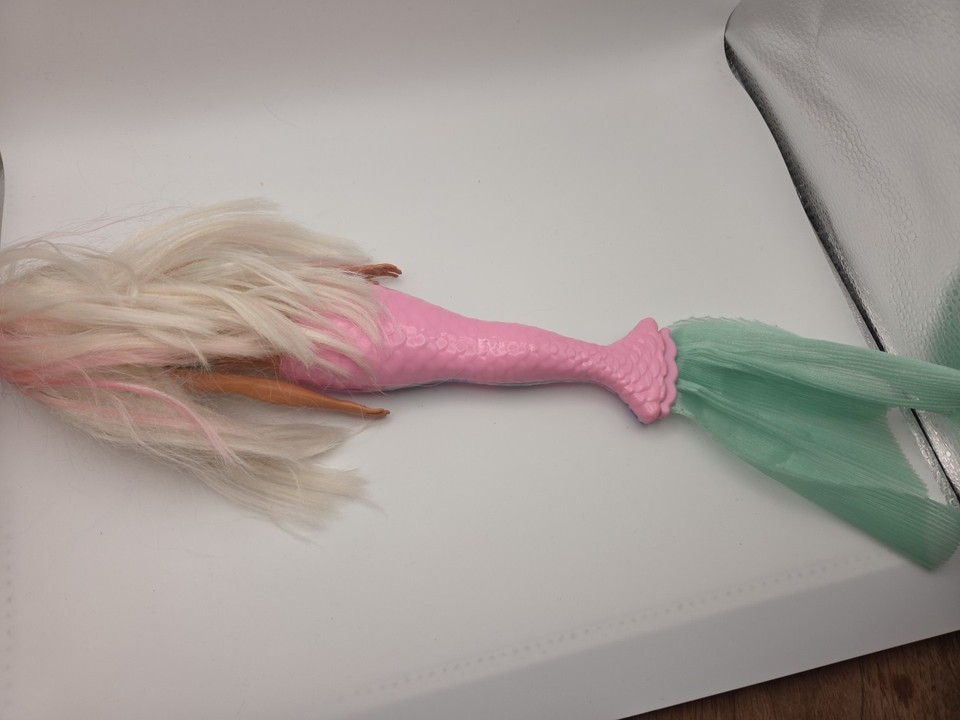 Barbie Dreamtopia Sparkle Lights Mermaid Blond Light Up Tail Underwater ...