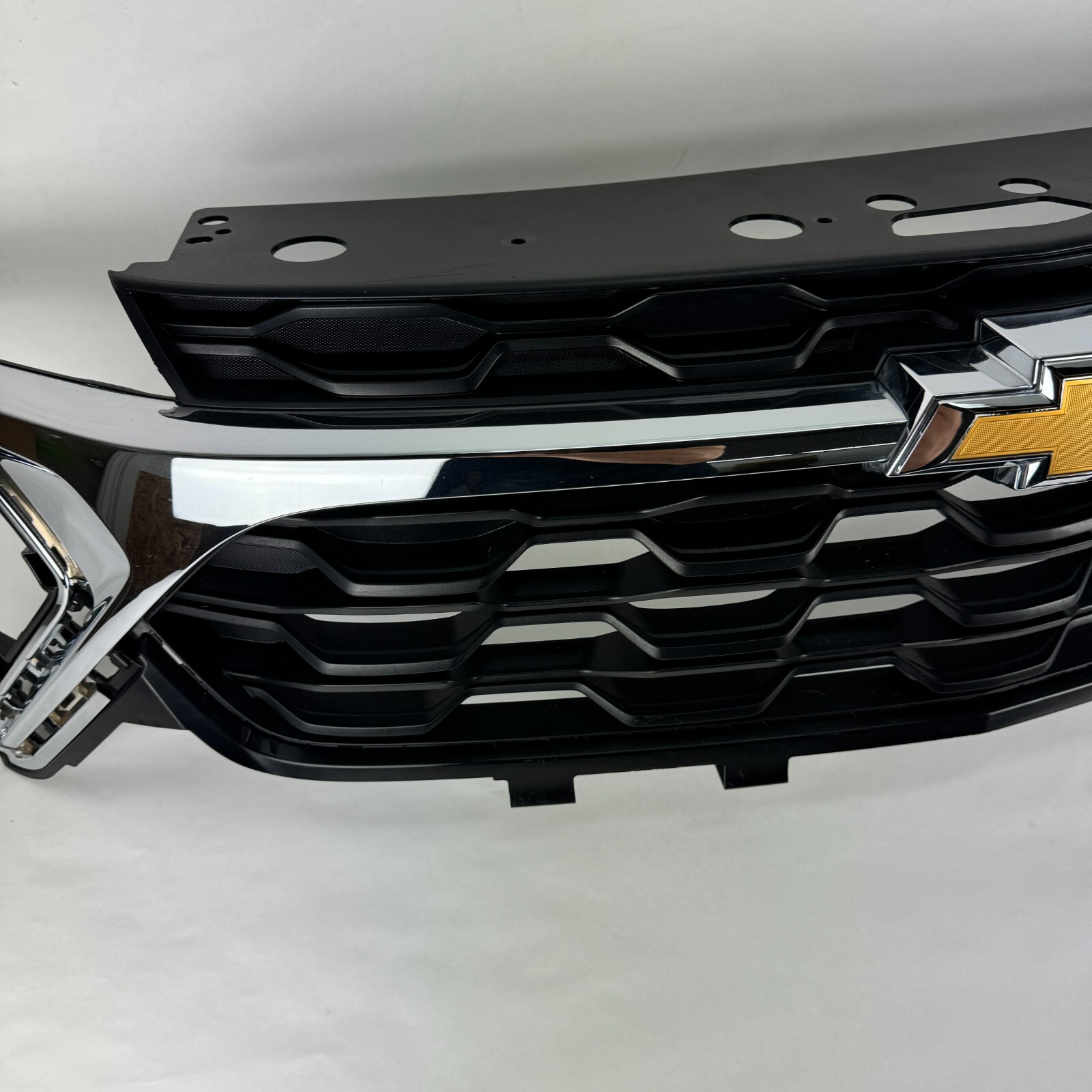 OEM 2024 2025 Chevrolet Trax LS LT Front Upper Grille Assembly Chrome ...