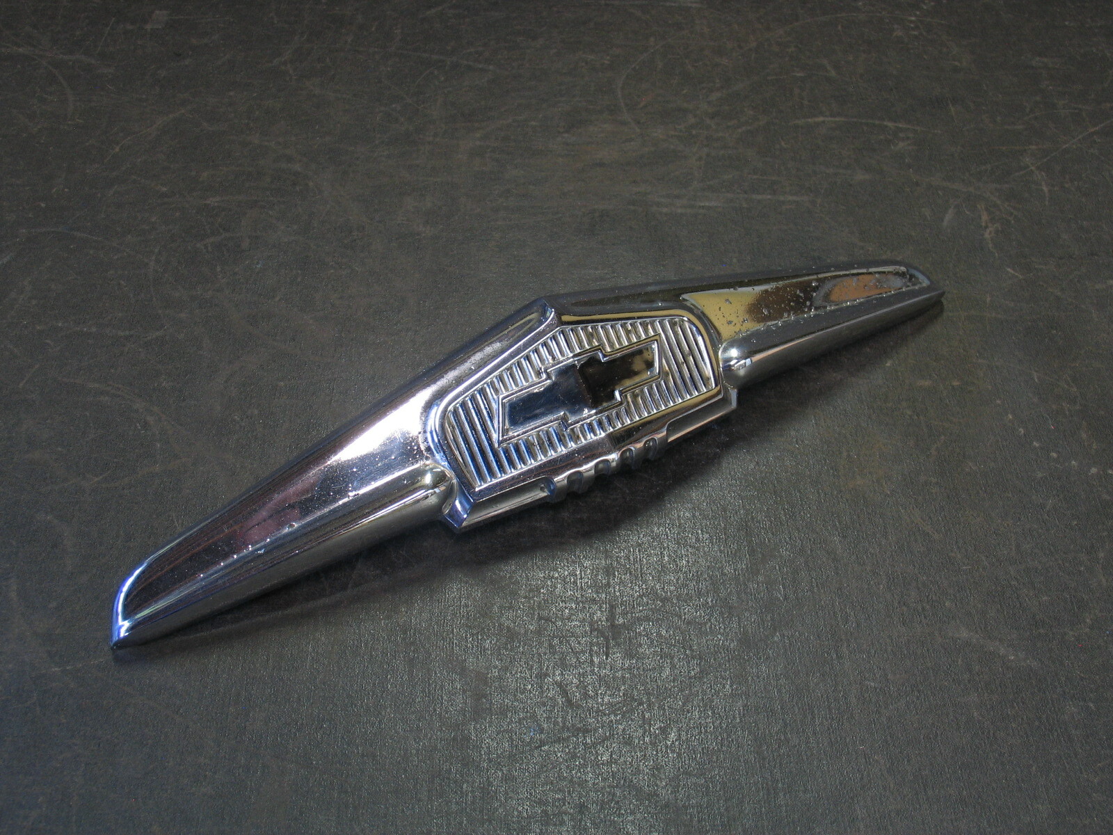 1949 CHEVROLET STYLELINE FLEETLINE COUPE HOOD EMBLEM ORNAMENT RAT ROD ...