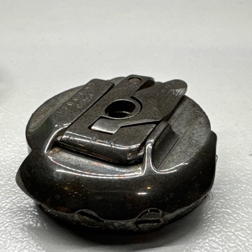 ORIGINAL OLD VINTAGE SINGER FEATHERWEIGHT 221 301 BOBBIN CASE SIMANCO ...