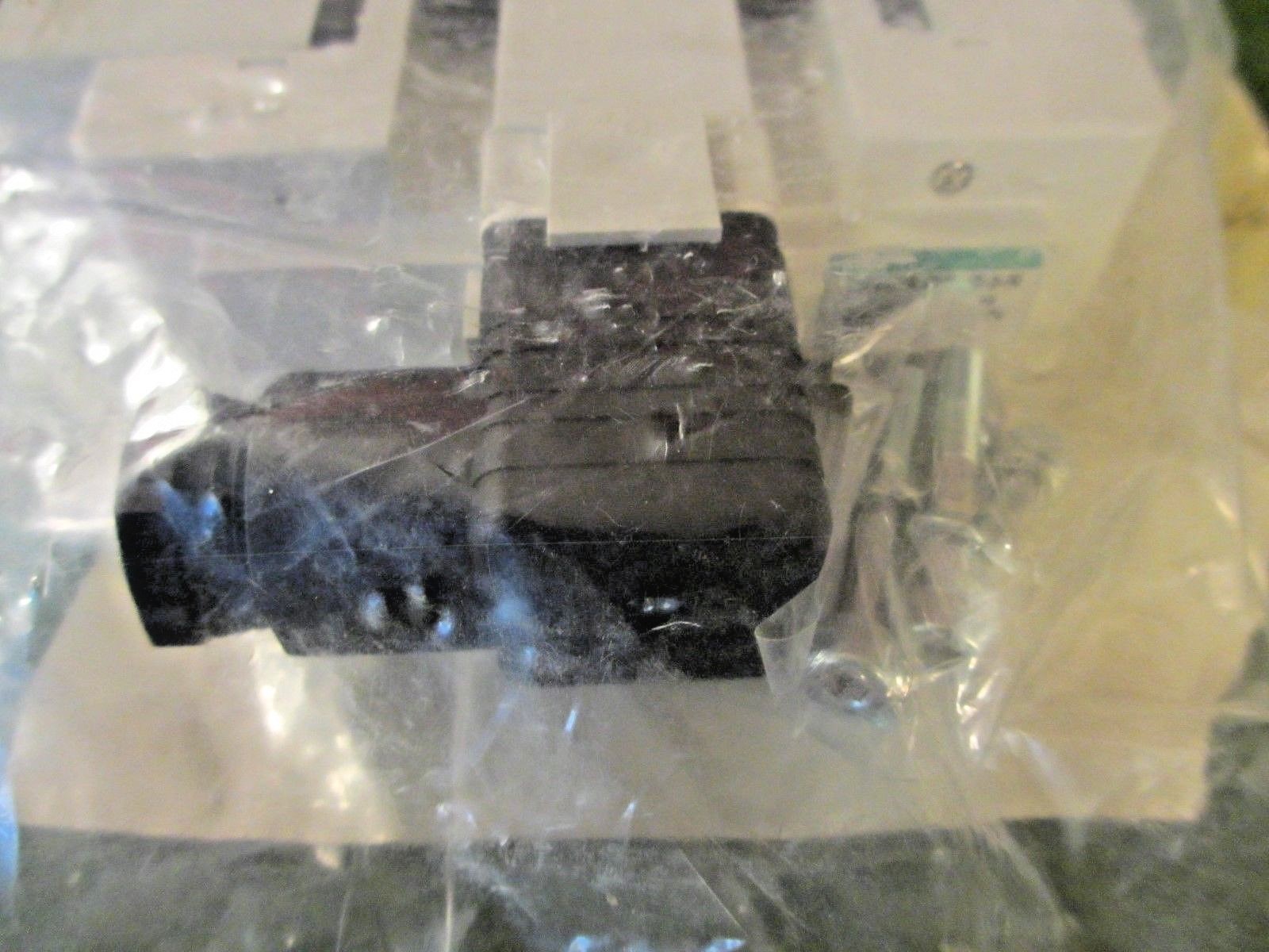 CKD PV5G-6-FHG-D-3-N, Pilot Operated Soft Spool Valve, w Light/Surge ...