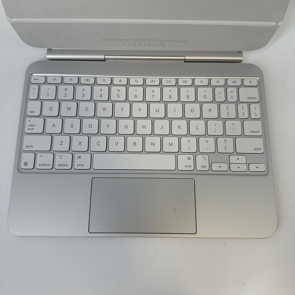 Apple iPad Pro Magic Keyboard A2975 11 (M4) White - Good Condition | eBay