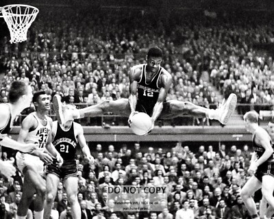 OSCAR ROBERTSON GRABS REBOUND CINCINNATI vs. KANSAS STATE - 8X10 PHOTO ...
