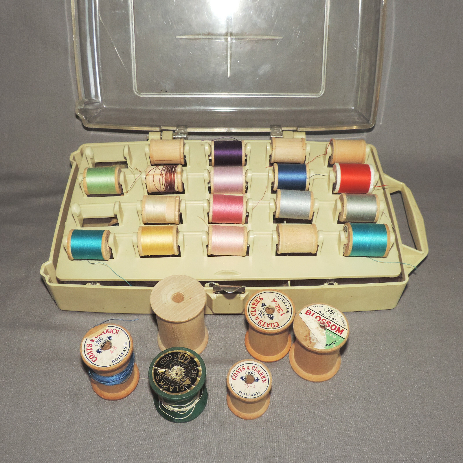 Lot of 34 vintage Wood Sewing Thread Spools for Sewing Crafting ...