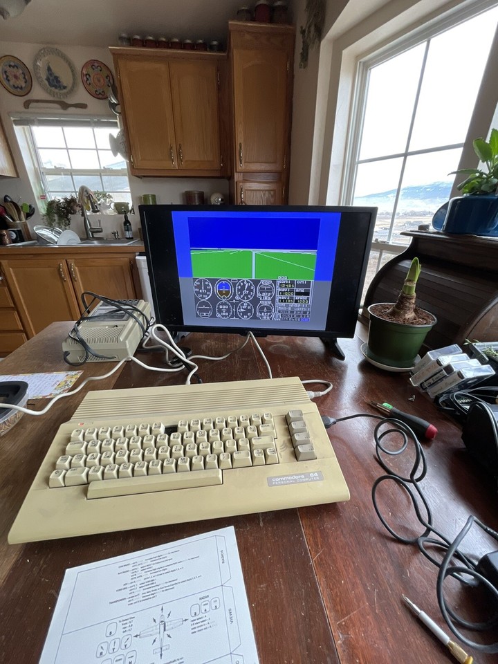 Vintage Commodore 64C Computer w/Manuals Disk Drive & Joy Stick Tested ...